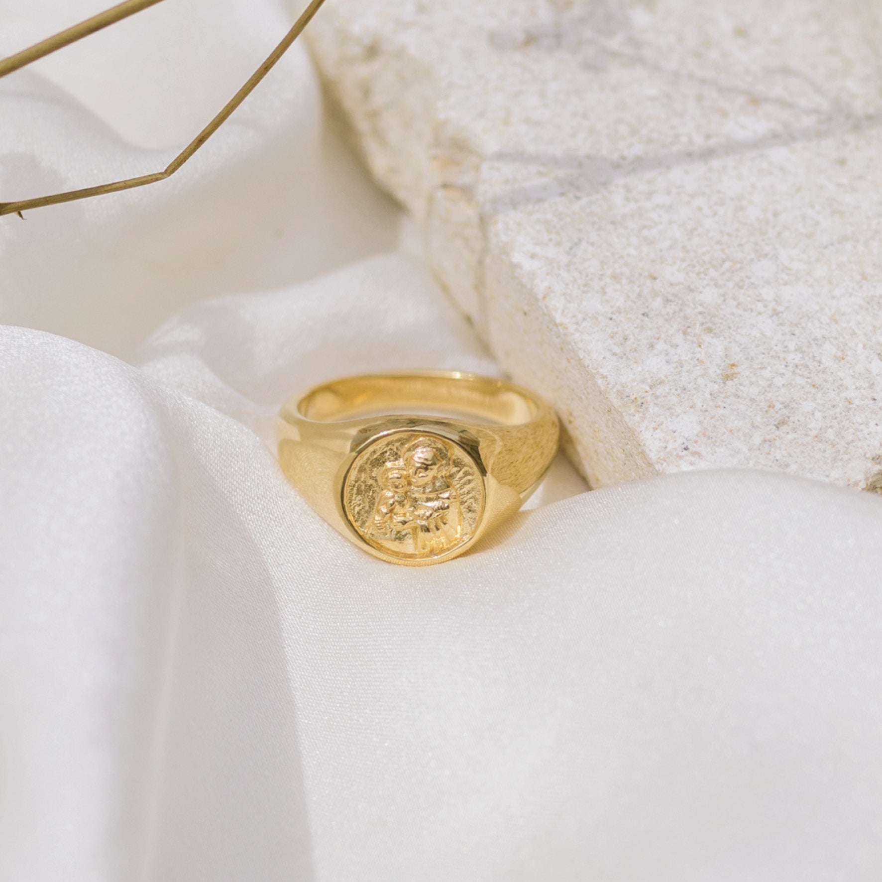 9KT SOLID GOLD St Anthony Patron Saint of Miracles Signet Ring