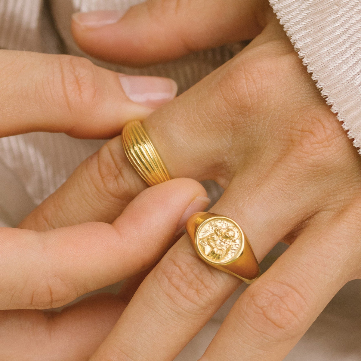 9KT SOLID GOLD St Anthony Patron Saint of Miracles Signet Ring - Luna ...